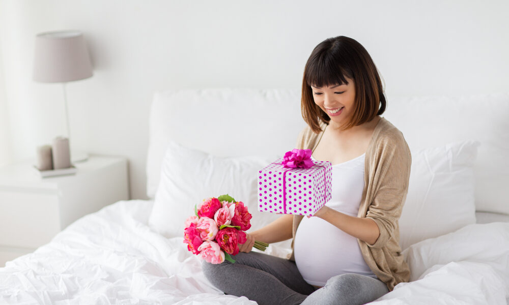 Should I Get My Intended Parents a Gift? - Simple Surrogacy